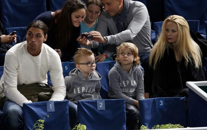 Ο Ιμπραχίμοβιτς παίζει και τένις! | SPORT24