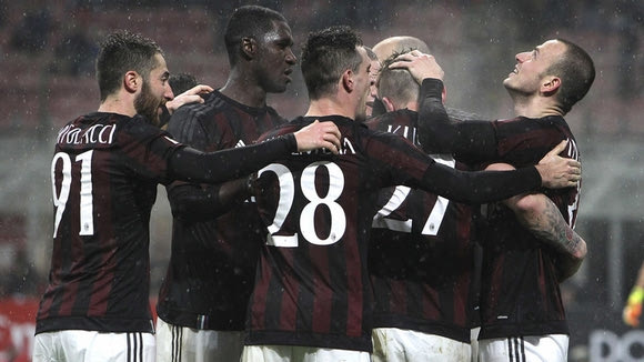 Στην 3η θέση η Ρόμα, νίκη και η Μίλαν | SPORT24