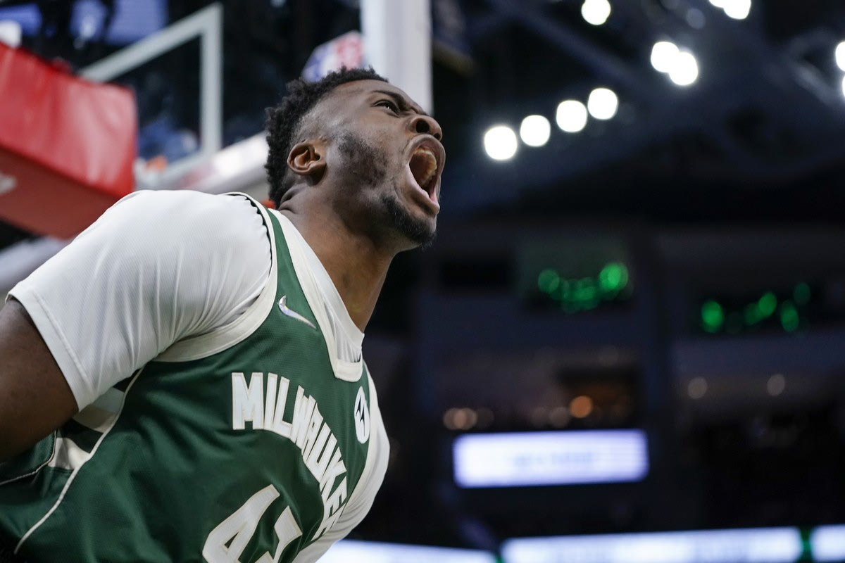 NBA: Ο Θανάσης Αντετοκούνμπο κάρφωσε εντυπωσιακά, τρέλανε τον Γιάννη ...