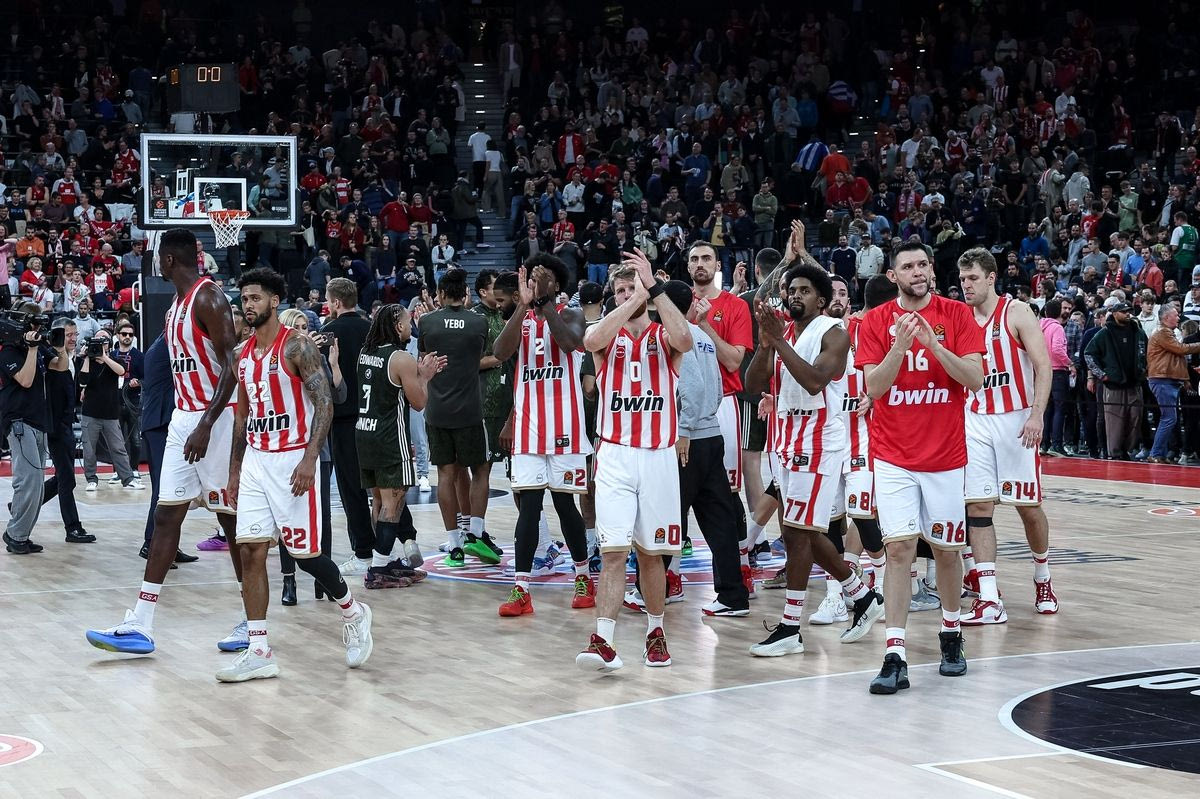 Ο Ολυμπιακός ευχαρίστησε τον κόσμο που βρέθηκε στο πλευρό του στο ...