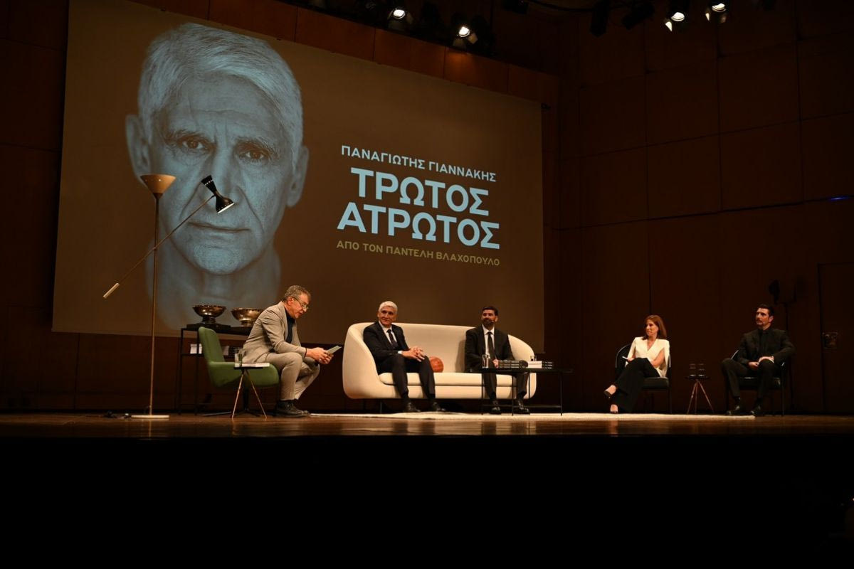 Δείτε ολόκληρη την λαμπερή εκδήλωση της αυτοβιογραφίας του Παναγιώτη ...