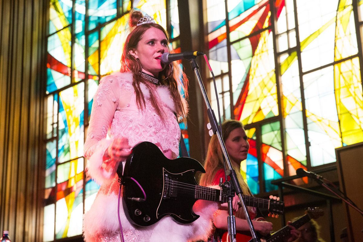 Τα οπίσθια της Kate Nash στο OnlyFans «σαπορτάρουν» την περιοδεία της ...
