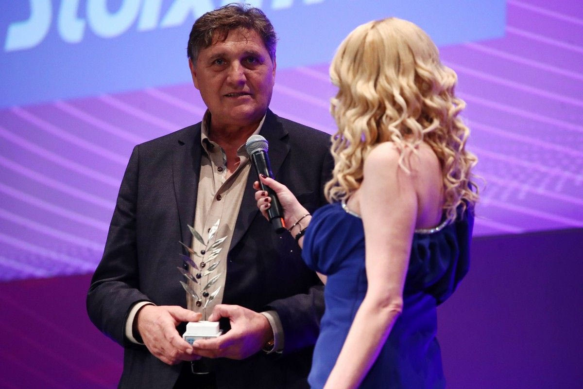 Ο Μίλτος Τεντόγλου ο κορυφαίος αθλητής για το 2024, το βραβείο παρέλαβε ...