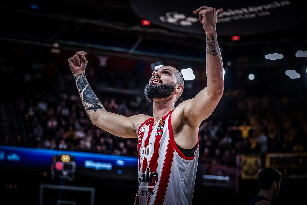 Ο Ολυμπιακός με τον Φουρνιέ κλείνει σπίτια και ο Γάλλος κάνει σα να μην ...