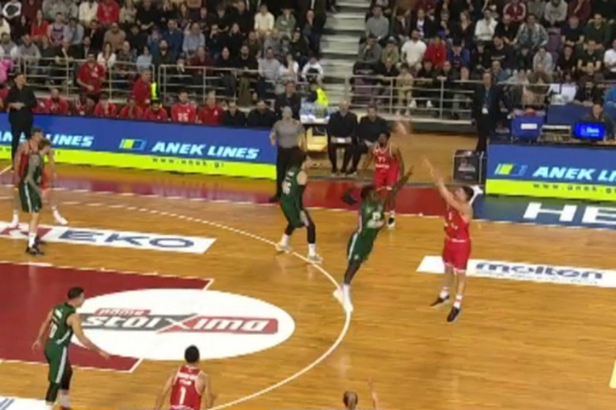 Ο Λαρεντζάκης πέτυχε τρελό buzzer-beater τρίποντο με ταμπλό από τα οκτώ ...