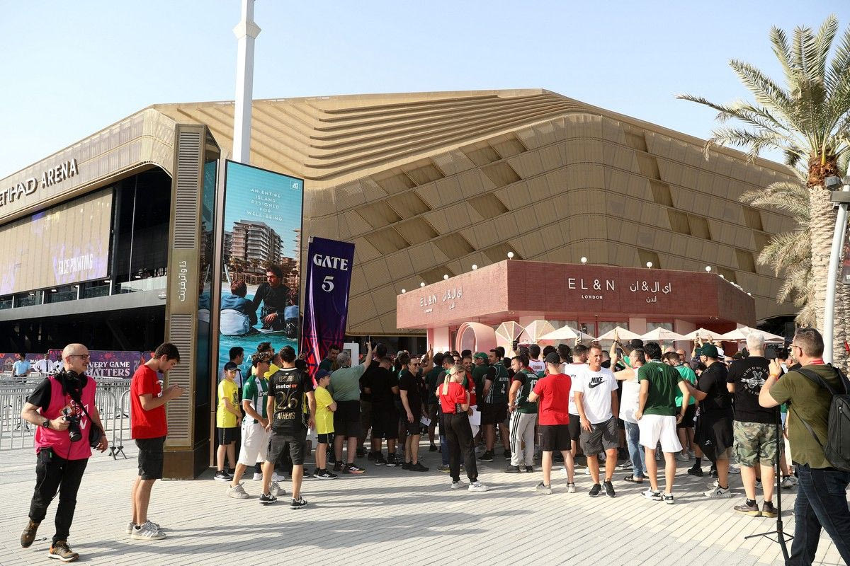 Final Four 2025: Η άφιξη των φιλάθλων του Παναθηναϊκού AKTOR και του Ολυμπιακού στην Etihad Arena