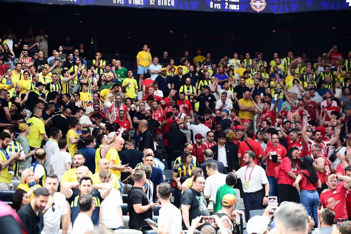 Final Four 2025, Μονακό - Φενέρμπαχτσε: Ένταση στην Etihad Arena με οπαδούς των Τούρκων και του ...