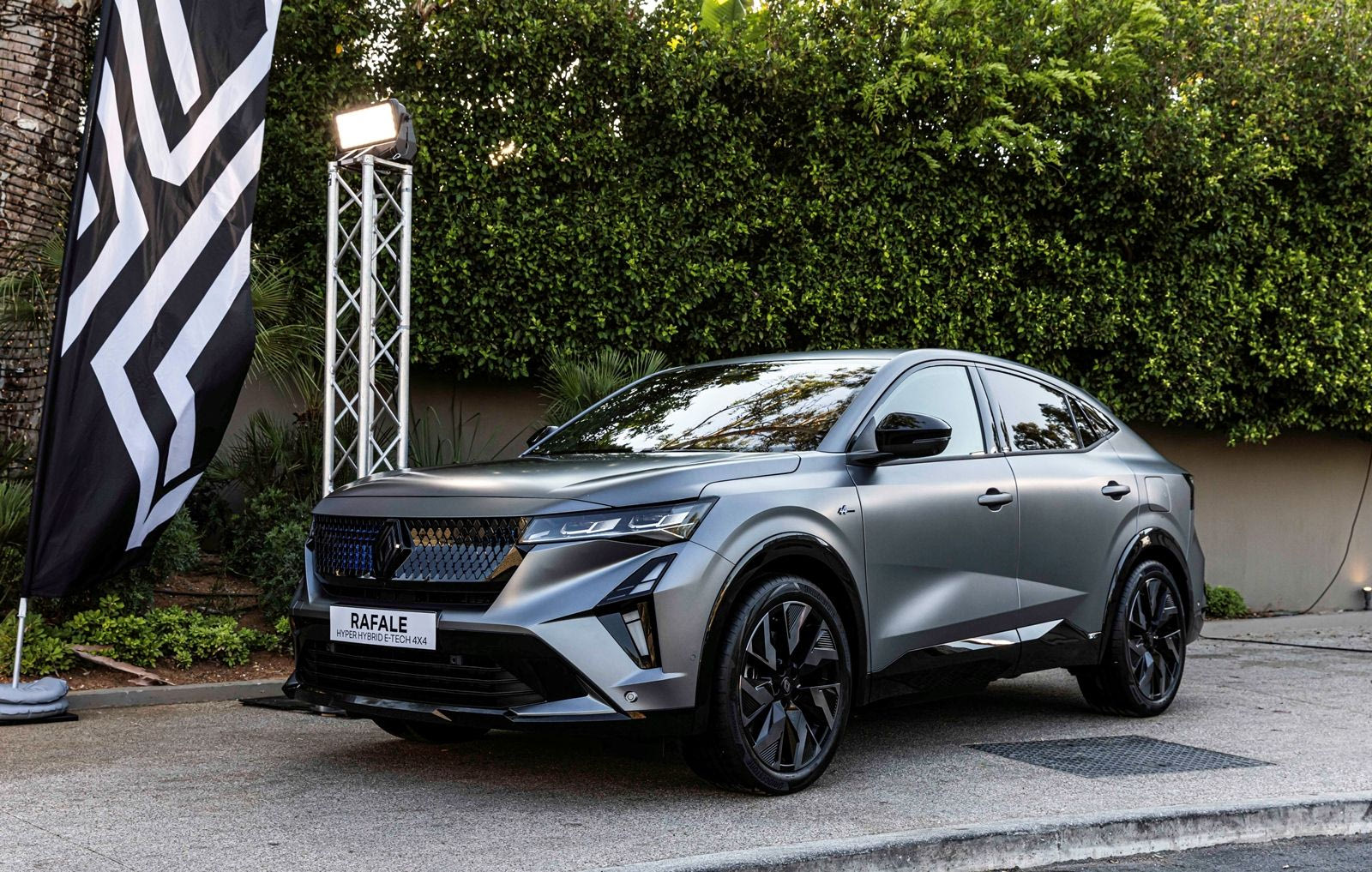 H νέα εποχή για Renault και Dacia στην Ελλάδα μόλις ξεκίνησε- Στο “τιμόνι” η Grand Automotive Hellas