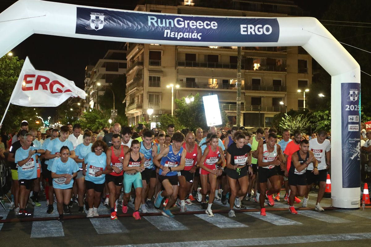 Run Greece: Χιλιάδες δρομείς πλημμύρισαν το κέντρο του Πειραιά