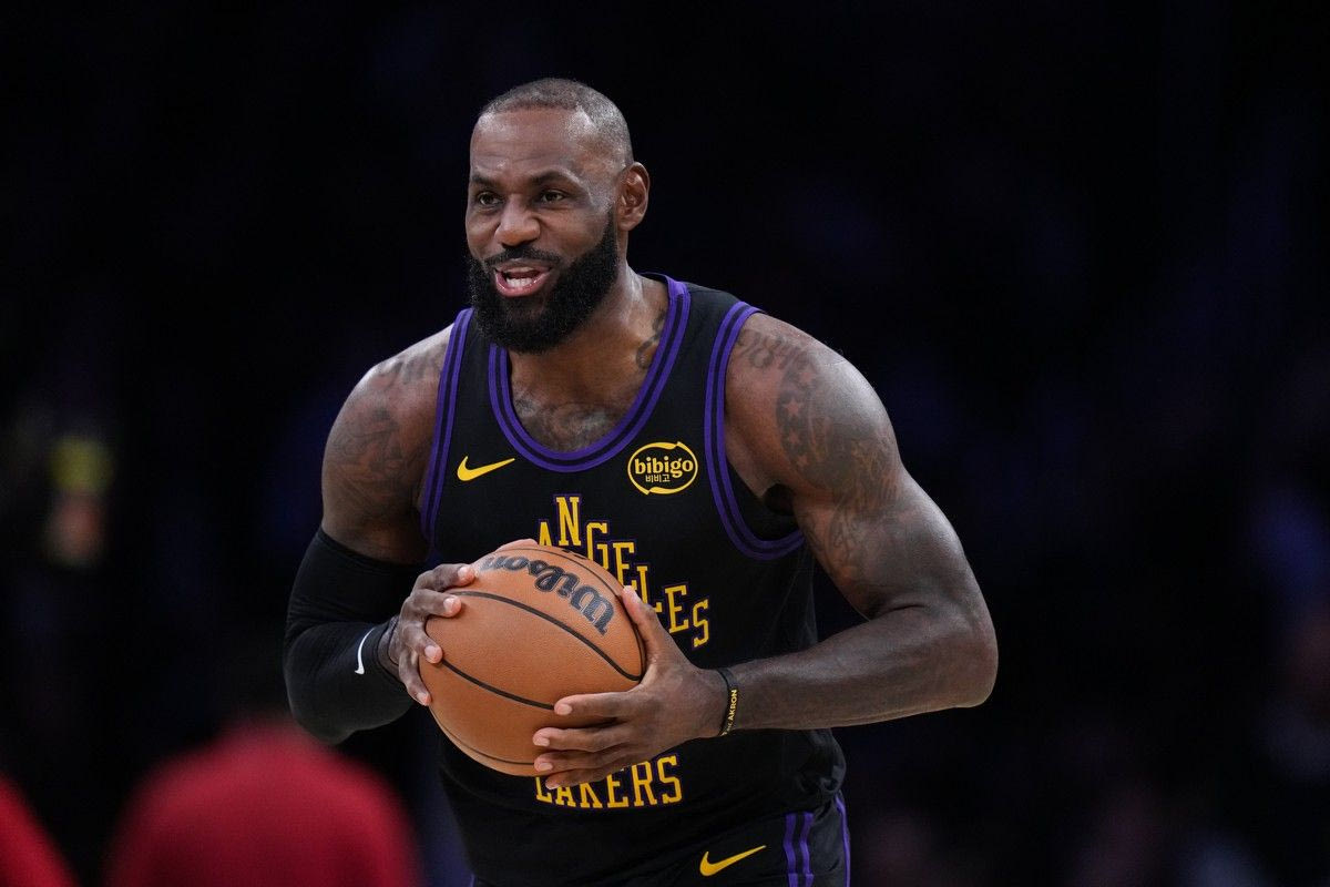 NBA: Ο ΛεΜπρόν έγραψε ιστορία και οι Λέικερς πήραν άνετα τη μάχη με ...