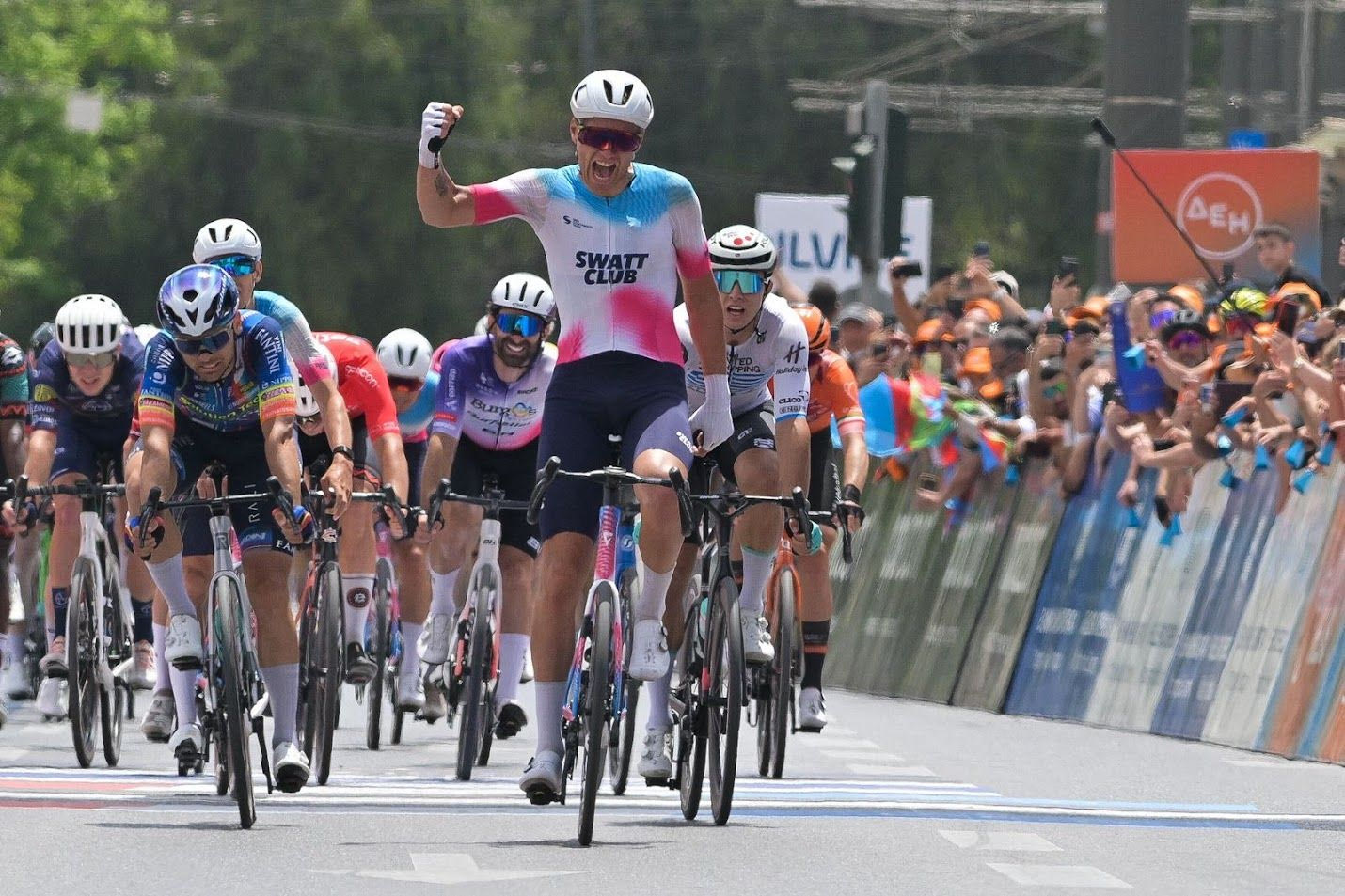 ΔΕΗ Tour of Hellas 2026: Eντυπωσιακός τερματισμός στο Σύνταγμα με ...
